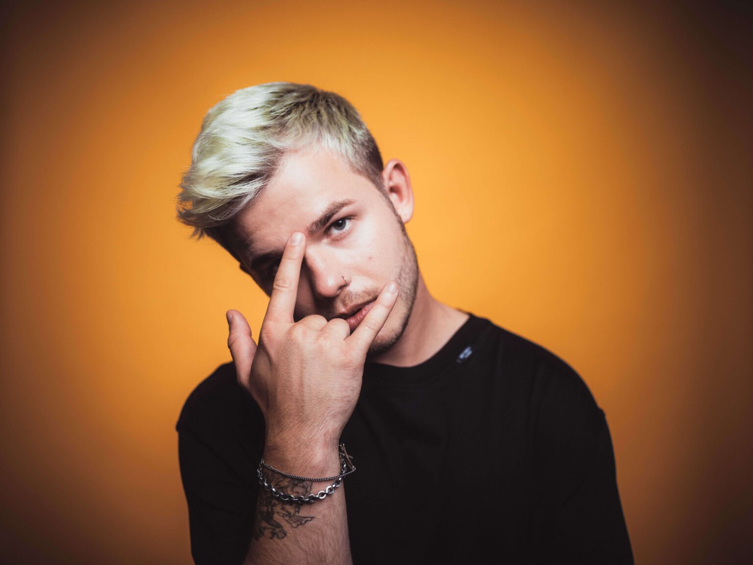 Mausio - "Spread Love (feat. Bibiane Z)“ (Single - Warner Music Group ...