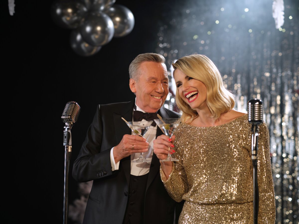 Roland Kaiser & Michelle Hunziker - "Baby, It's Cold Outside" (Single ...